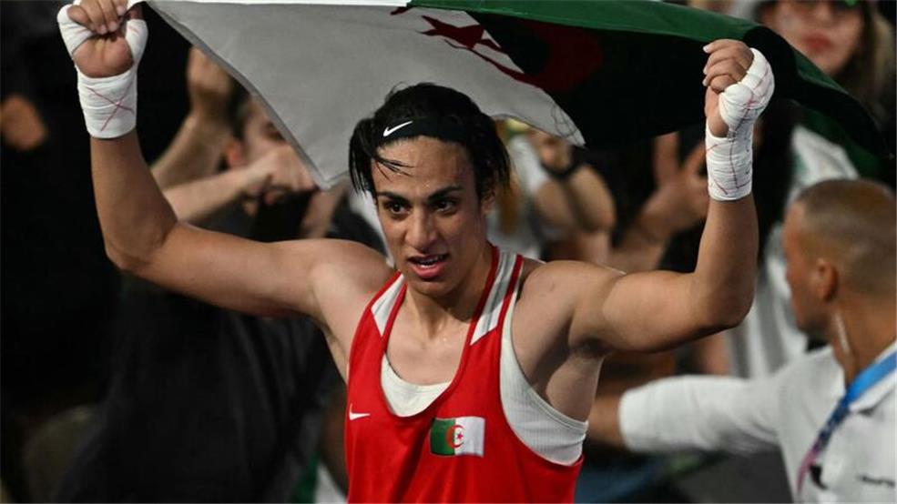 Boxerin Imane Khelif feiert emotionalen Olympiasieg